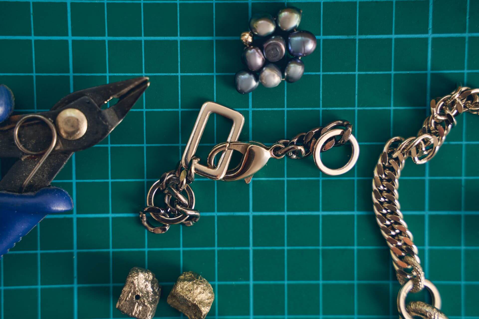 Different Types of Jewellery Clasps Explained